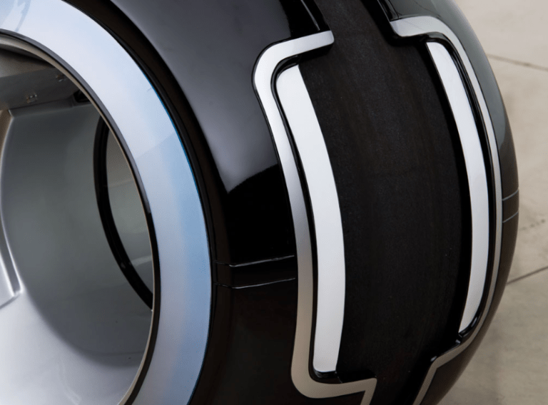 A Fully-Functional Daniel Simon-Designed TRON Lightcycle Just Sold for ...