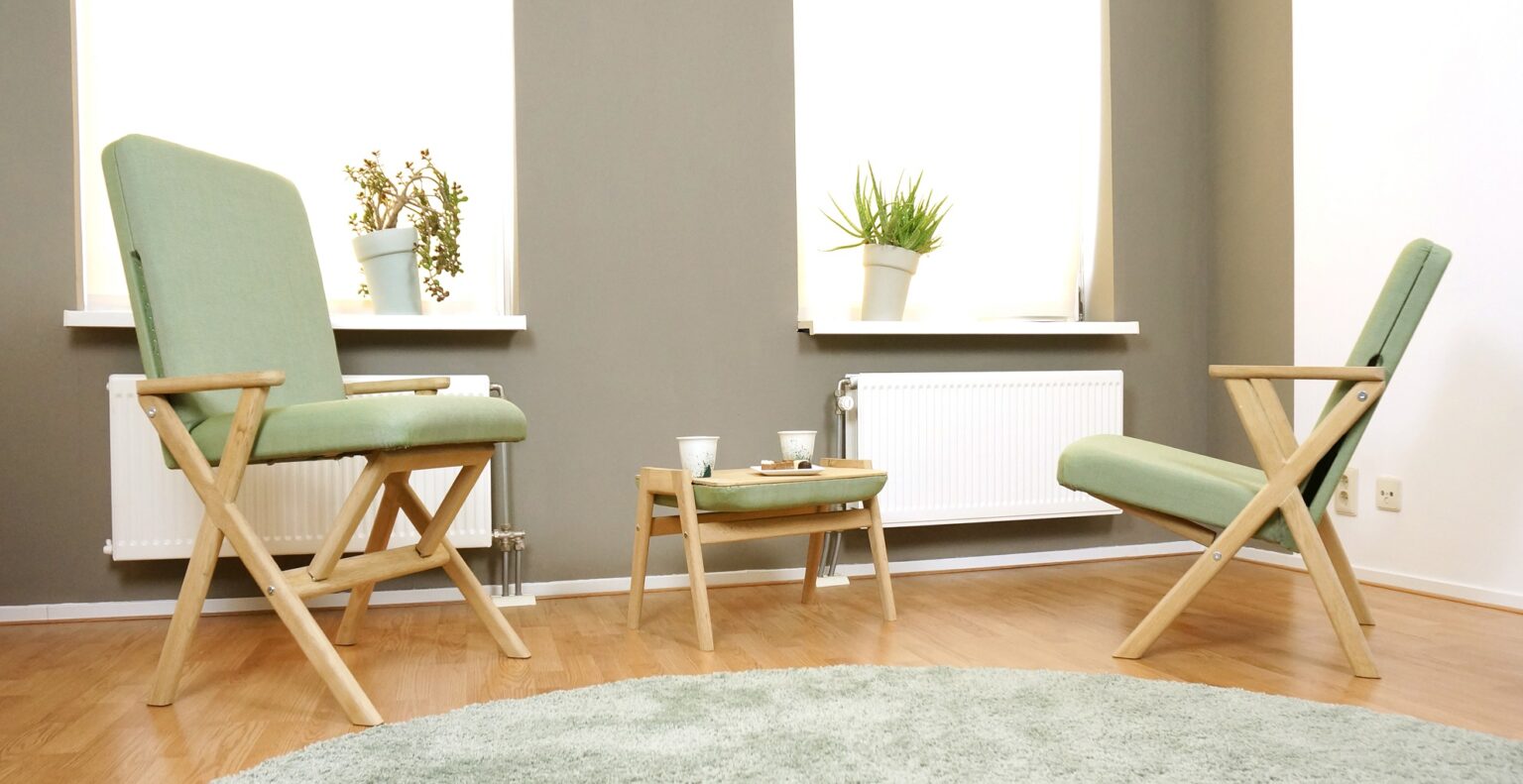 The Hybrid Chair is A Desk Chair Which Transforms Into a Lounger