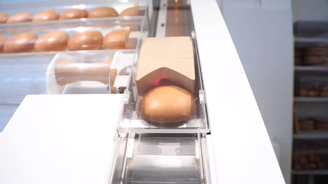 This Burger-Flipping Robot Assembly Machine is Taking Over San ...