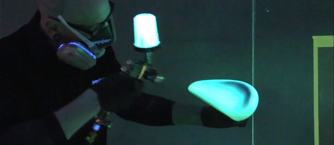 This Electroluminescent Paint Lights Up When You Pass A Current Through ...