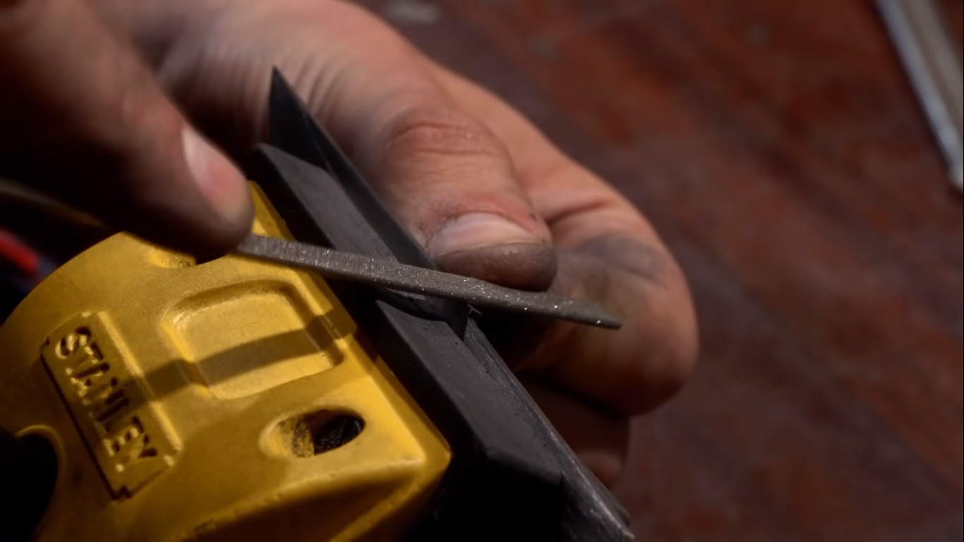 Make A Miniature Japanese Tanto Using A File - SolidSmack
