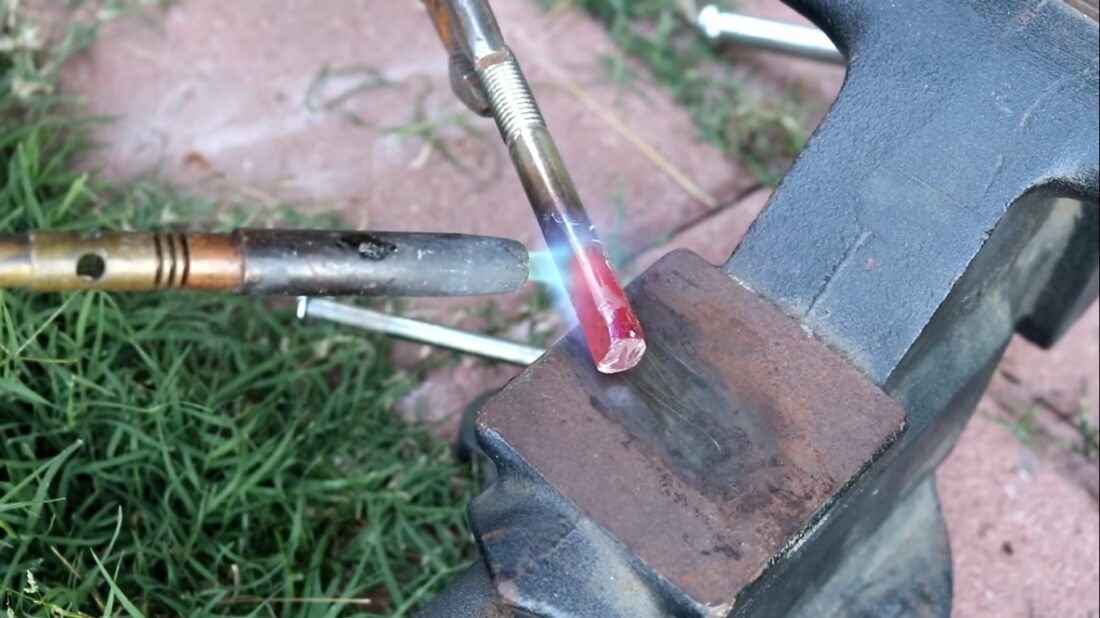 Artist Bobby Duke Turns Stainless Steel Bolt Into Small, Sharp Bowie ...