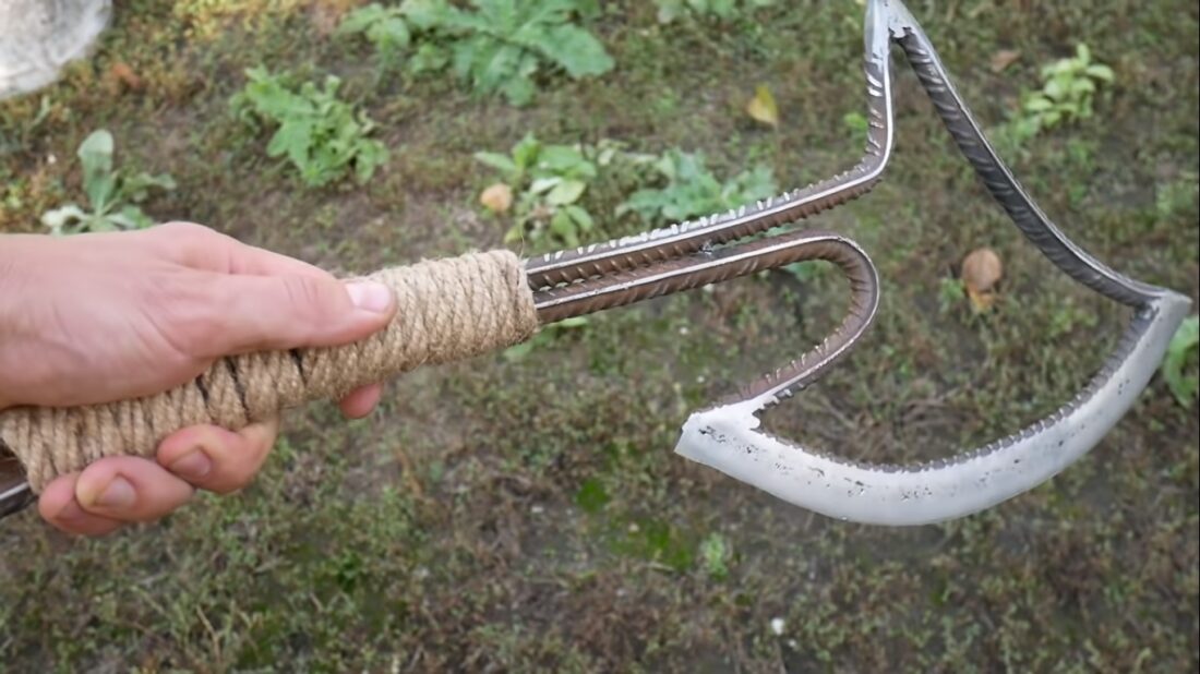 Make Your Own Axe Out of Pieces of Rebar - SolidSmack