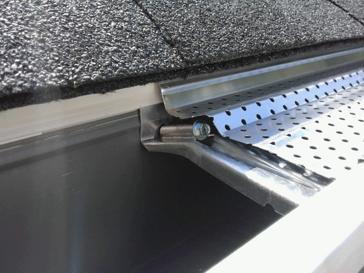 5 Best Low-Maintenance Gutter Guards for Complete Water Management ...