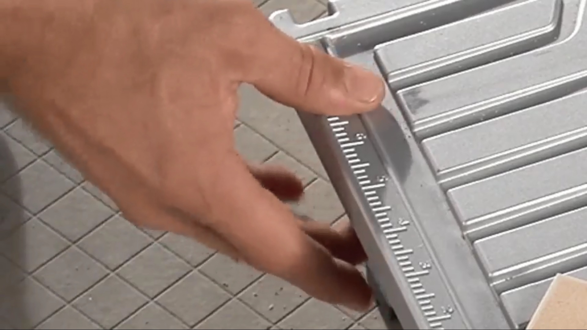 5 Best Tile Saws for Beginners and Professionals (2020 Review)