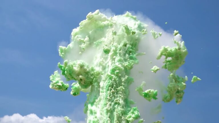These Guys Mixed Gallons of Soda With Mentos to Make a Giant Foam ...